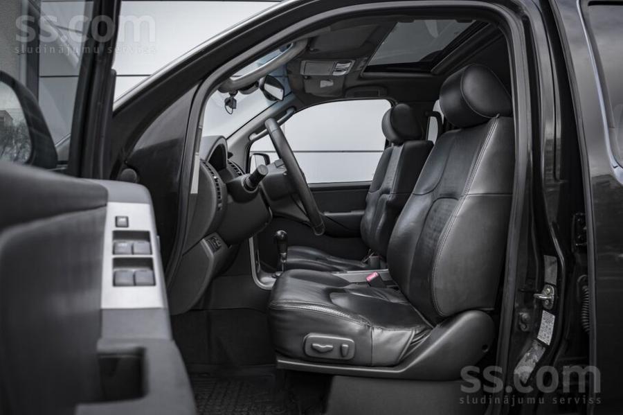 Black Nissan Pathfinder 2005 in Riga, with an engine capacity of 2.50 L and mileage of 0 thousand km for 7500 €, photo 9 on AUTOMOTO.COM.LV
