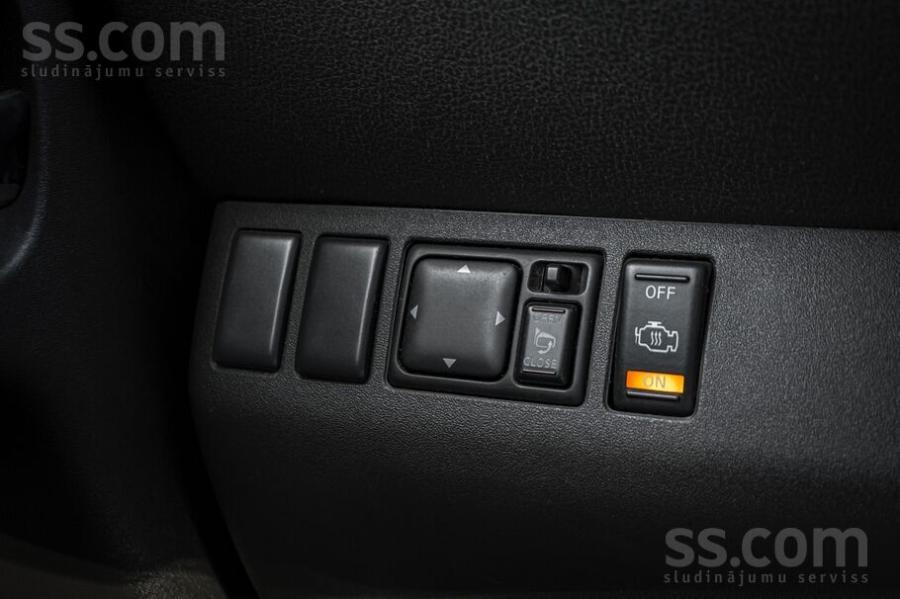 Black Nissan Pathfinder 2005 in Riga, with an engine capacity of 2.50 L and mileage of 0 thousand km for 7500 €, photo 19 on AUTOMOTO.COM.LV
