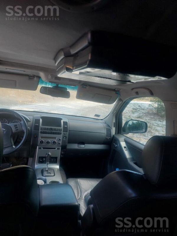 Melns Nissan Pathfinder 2005 Kuldīga, ar dzinēja tilpumu 2.50 L un nobraukumu 411 tūkst. km par 2500 €, foto 3 vietnē AUTOMOTO.COM.LV