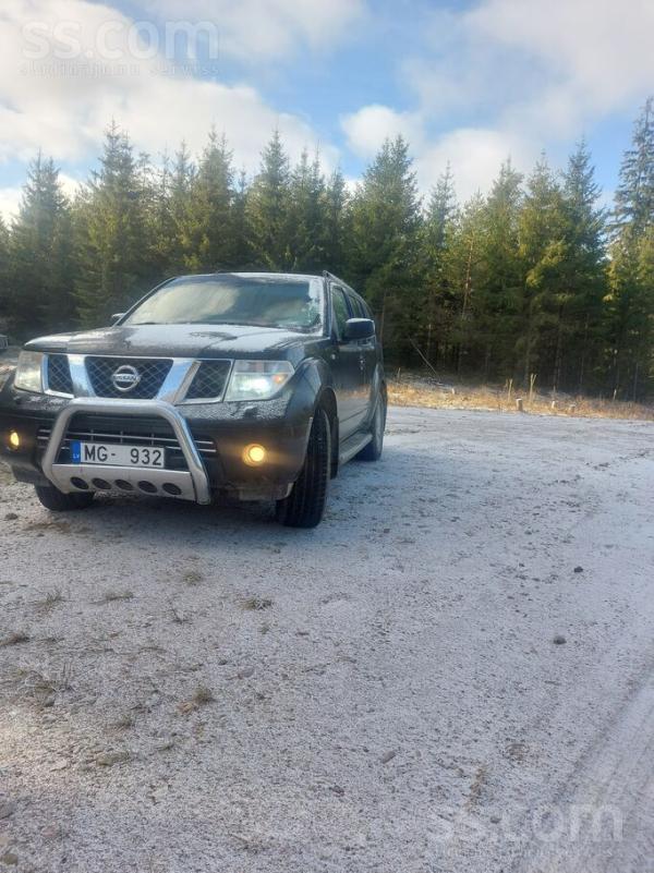 Melns Nissan Pathfinder 2005 Kuldīga, ar dzinēja tilpumu 2.50 L un nobraukumu 411 tūkst. km par 2500 €, foto 5 vietnē AUTOMOTO.COM.LV