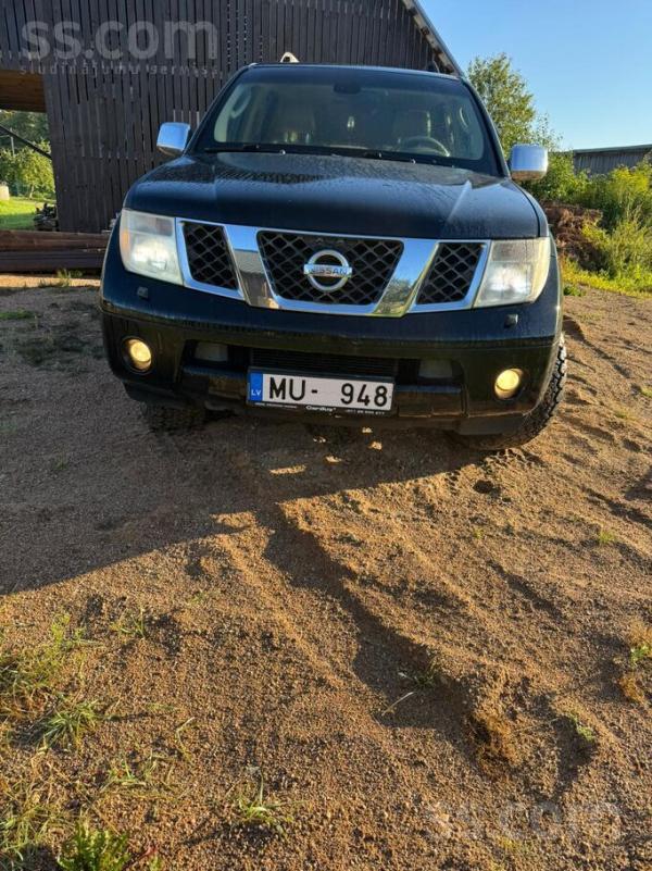 Black Nissan Pathfinder 2006 in Rezekne, with an engine capacity of 2.50 L and mileage of 300 thousand km for 6000 €, photo 2 on AUTOMOTO.COM.LV