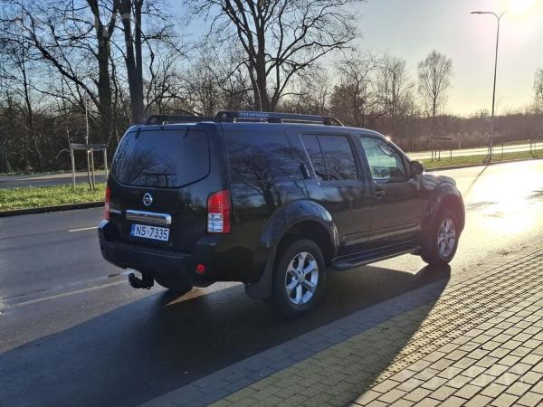 Melns Nissan Pathfinder 2006 Rīga, ar dzinēja tilpumu 2.50 L un nobraukumu 239 tūkst. km par 6200 €, foto 4 vietnē AUTOMOTO.COM.LV