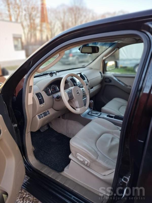 Melns Nissan Pathfinder 2006 Rīga, ar dzinēja tilpumu 2.50 L un nobraukumu 239 tūkst. km par 6200 €, foto 5 vietnē AUTOMOTO.COM.LV