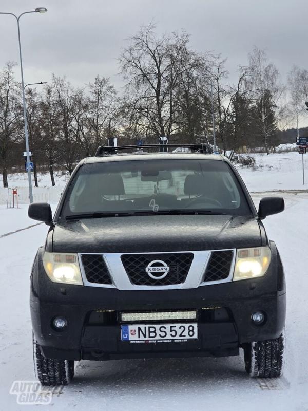 Black Nissan Pathfinder 2006 in Vilnius, with an engine capacity of 2.50 L and mileage of 440 thousand km for 3700 €, photo 2 on AUTOMOTO.COM.LV