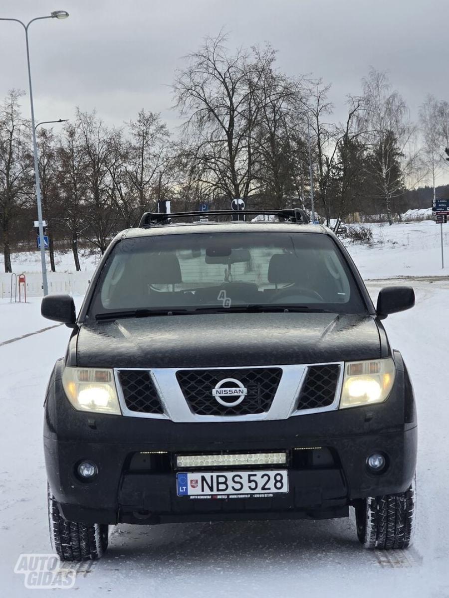 Black Nissan Pathfinder 2006 in Vilnius, with an engine capacity of 2.50 L and mileage of 440 thousand km for 3700 €, photo 2 on AUTOMOTO.COM.LV