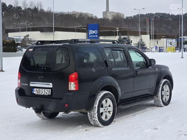 Black Nissan Pathfinder 2006 in Vilnius, with an engine capacity of 2.50 L and mileage of 440 thousand km for 3700 €, photo 5 on AUTOMOTO.COM.LV