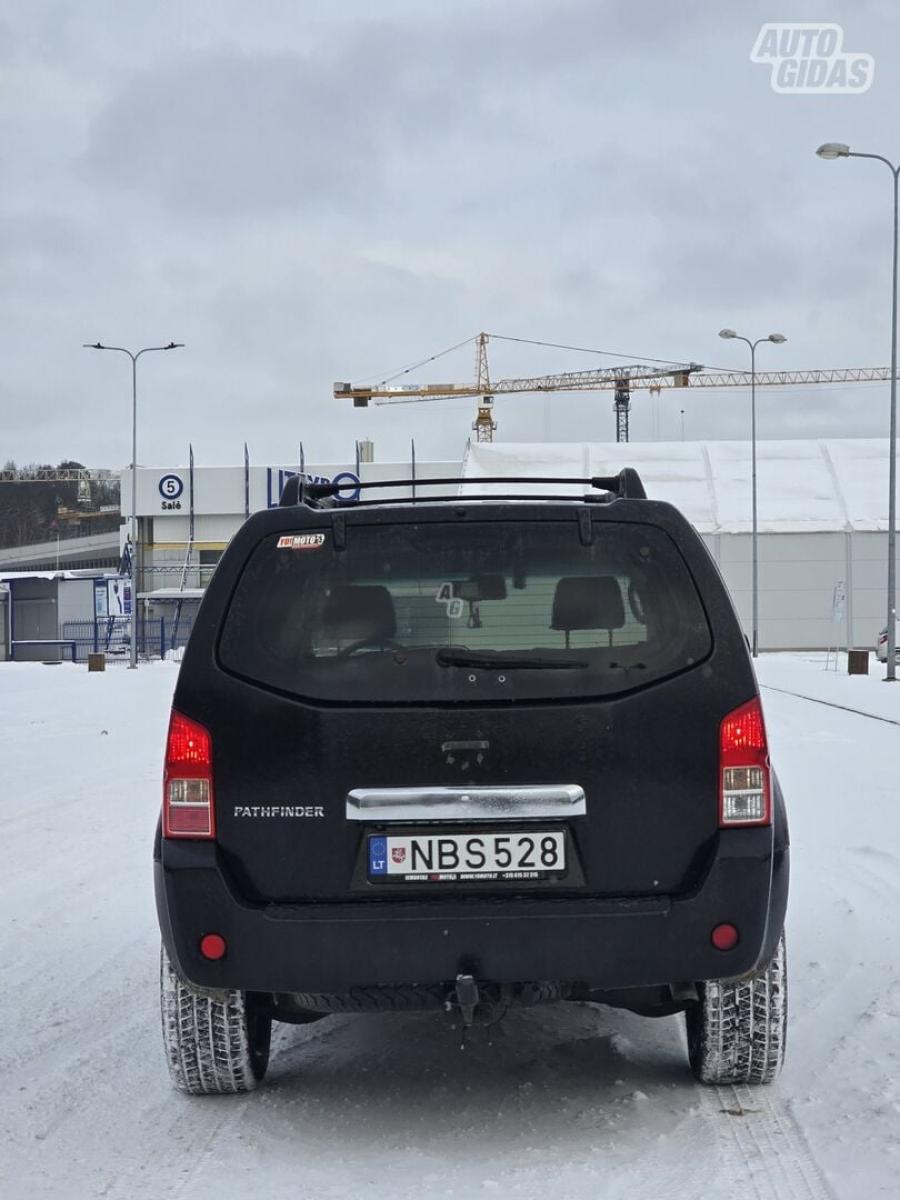 Black Nissan Pathfinder 2006 in Vilnius, with an engine capacity of 2.50 L and mileage of 440 thousand km for 3700 €, photo 6 on AUTOMOTO.COM.LV
