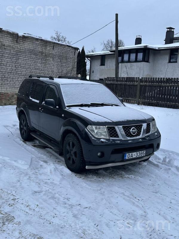 Melns Nissan Pathfinder 2006 Rīga, ar dzinēja tilpumu 2.50 L un nobraukumu 495 tūkst. km par 4500 €, foto 1 vietnē AUTOMOTO.COM.LV