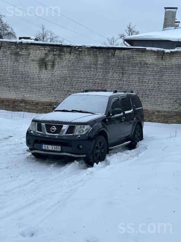 Melns Nissan Pathfinder 2006 Rīga, ar dzinēja tilpumu 2.50 L un nobraukumu 495 tūkst. km par 4500 €, foto 2 vietnē AUTOMOTO.COM.LV