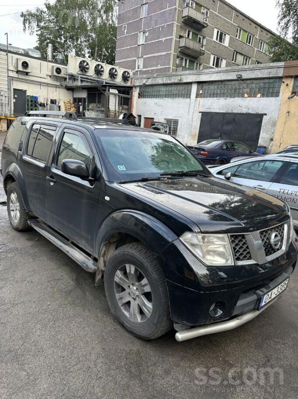 Melns Nissan Pathfinder 2006 Rīga, ar dzinēja tilpumu 2.50 L un nobraukumu 495 tūkst. km par 4500 €, foto 7 vietnē AUTOMOTO.COM.LV