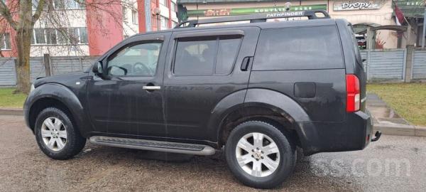 Black Nissan Pathfinder 2006 in Jelgava, with an engine capacity of 2.50 L and mileage of 295 thousand km for 2000 €, photo 1 on AUTOMOTO.COM.LV