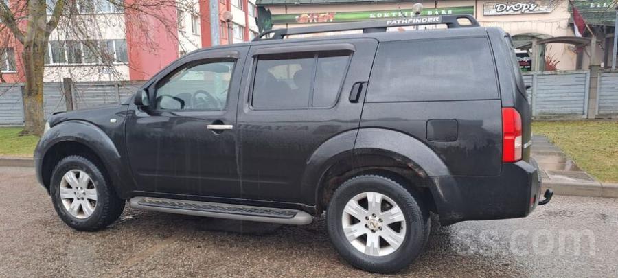 Black Nissan Pathfinder 2006 in Jelgava, with an engine capacity of 2.50 L and mileage of 295 thousand km for 2000 €, photo 1 on AUTOMOTO.COM.LV