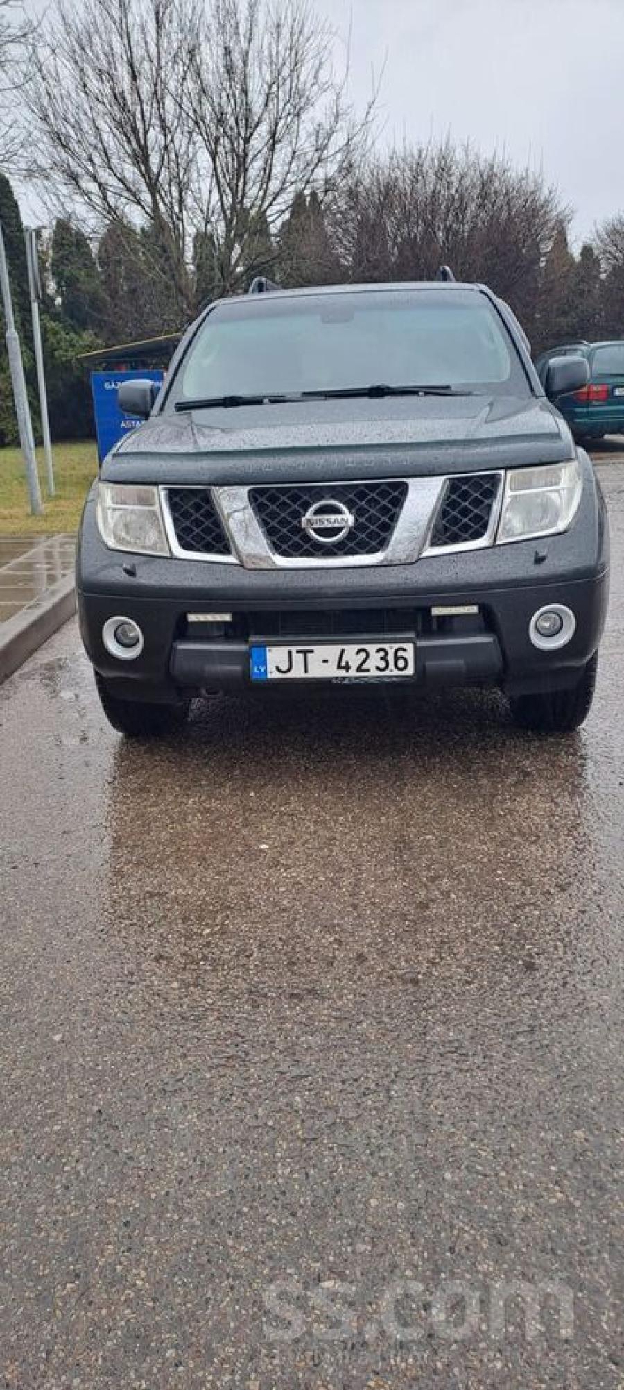 Black Nissan Pathfinder 2006 in Jelgava, with an engine capacity of 2.50 L and mileage of 295 thousand km for 2000 €, photo 4 on AUTOMOTO.COM.LV