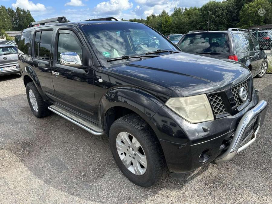 Black Nissan Pathfinder 2006 in Utena, with an engine capacity of 0.00 L and mileage of 260 thousand km for 2150 €, photo 1 on AUTOMOTO.COM.LV