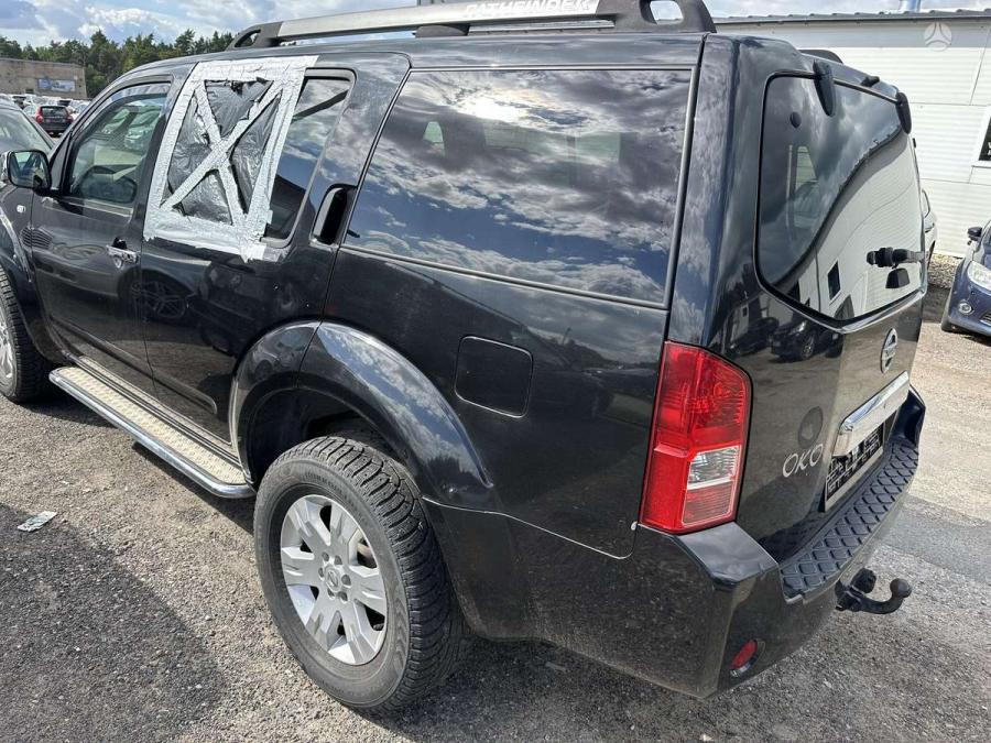 Black Nissan Pathfinder 2006 in Utena, with an engine capacity of 0.00 L and mileage of 260 thousand km for 2150 €, photo 4 on AUTOMOTO.COM.LV