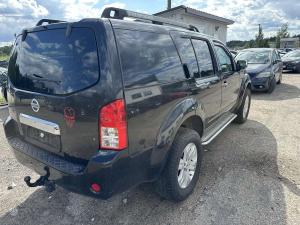 Black Nissan Pathfinder 2006 in Utena, with an engine capacity of 0.00 L and mileage of 260 thousand km for 2150 €, photo 5 on AUTOMOTO.COM.LV