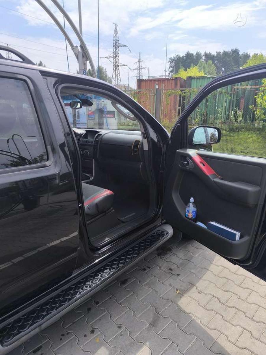 Melns Nissan Pathfinder 2006 Viļņa, ar dzinēja tilpumu 2.49 L un nobraukumu 287 tūkst. km par 4200 €, foto 10 vietnē AUTOMOTO.COM.LV