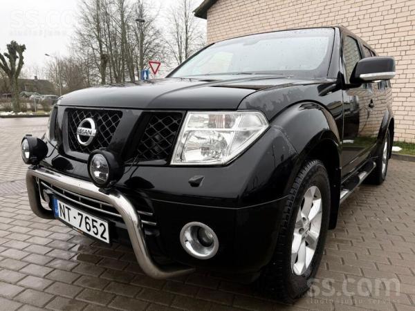 Black Nissan Pathfinder 2007 in Daugavpils, with an engine capacity of 2.50 L and mileage of 0 thousand km for 4900 €, photo 1 on AUTOMOTO.COM.LV
