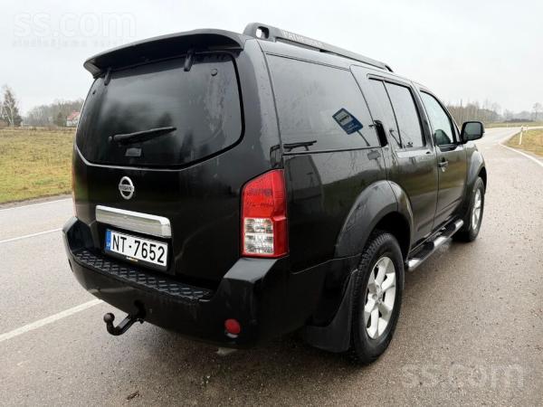 Black Nissan Pathfinder 2007 in Daugavpils, with an engine capacity of 2.50 L and mileage of 0 thousand km for 4900 €, photo 2 on AUTOMOTO.COM.LV