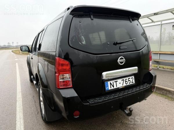 Black Nissan Pathfinder 2007 in Daugavpils, with an engine capacity of 2.50 L and mileage of 0 thousand km for 4900 €, photo 3 on AUTOMOTO.COM.LV