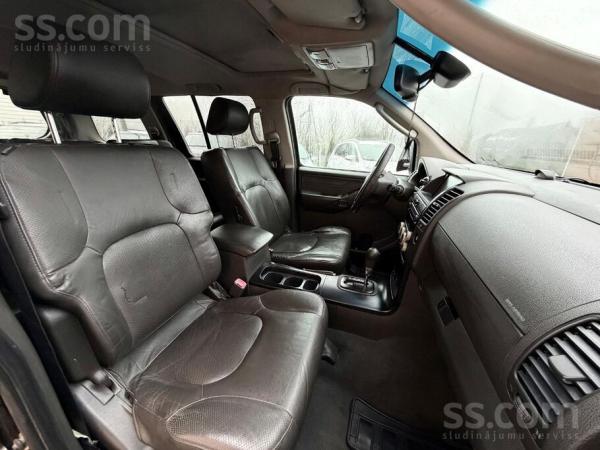 Black Nissan Pathfinder 2007 in Daugavpils, with an engine capacity of 2.50 L and mileage of 0 thousand km for 4900 €, photo 10 on AUTOMOTO.COM.LV