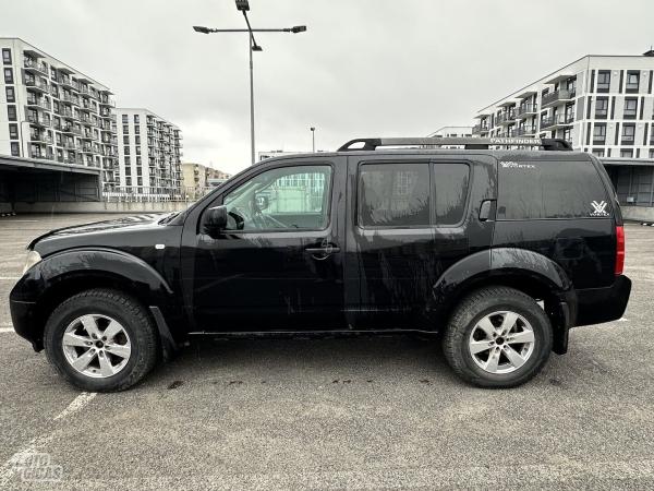 Black Nissan Pathfinder 2007 in Vilnius, with an engine capacity of 2.50 L and mileage of 341 thousand km for 3499 €, photo 1 on AUTOMOTO.COM.LV