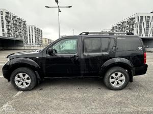 Black Nissan Pathfinder 2007 in Vilnius, with an engine capacity of 2.50 L and mileage of 341 thousand km for 3499 €, photo  on AUTOMOTO.COM.LV