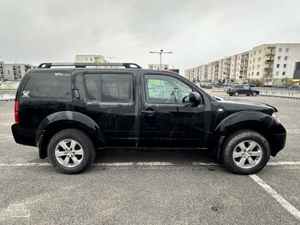 Black Nissan Pathfinder 2007 in Vilnius, with an engine capacity of 2.50 L and mileage of 341 thousand km for 3499 €, photo 2 on AUTOMOTO.COM.LV