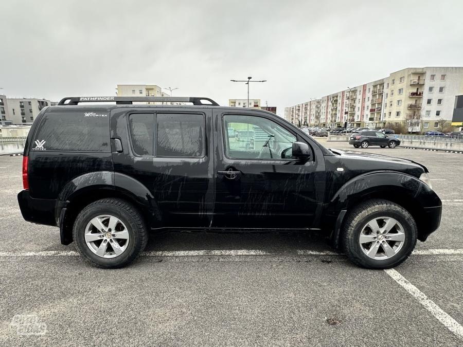 Black Nissan Pathfinder 2007 in Vilnius, with an engine capacity of 2.50 L and mileage of 341 thousand km for 3499 €, photo 3 on AUTOMOTO.COM.LV