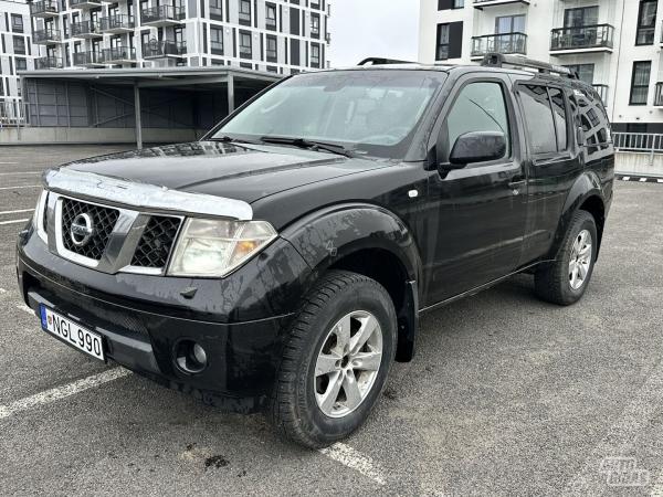 Black Nissan Pathfinder 2007 in Vilnius, with an engine capacity of 2.50 L and mileage of 341 thousand km for 3499 €, photo 3 on AUTOMOTO.COM.LV