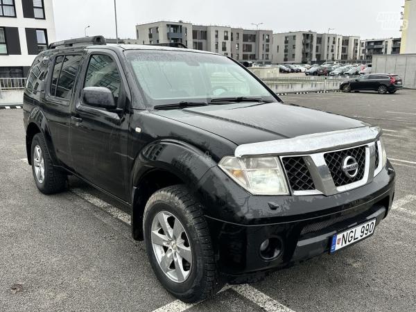 Black Nissan Pathfinder 2007 in Vilnius, with an engine capacity of 2.50 L and mileage of 341 thousand km for 3499 €, photo 4 on AUTOMOTO.COM.LV
