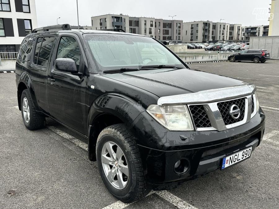 Black Nissan Pathfinder 2007 in Vilnius, with an engine capacity of 2.50 L and mileage of 341 thousand km for 3499 €, photo 5 on AUTOMOTO.COM.LV
