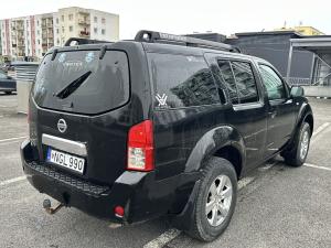 Black Nissan Pathfinder 2007 in Vilnius, with an engine capacity of 2.50 L and mileage of 341 thousand km for 3499 €, photo 6 on AUTOMOTO.COM.LV