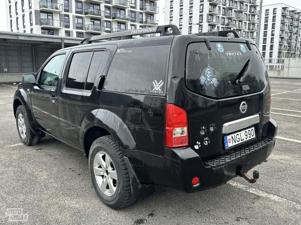 Black Nissan Pathfinder 2007 in Vilnius, with an engine capacity of 2.50 L and mileage of 341 thousand km for 3499 €, photo 6 on AUTOMOTO.COM.LV