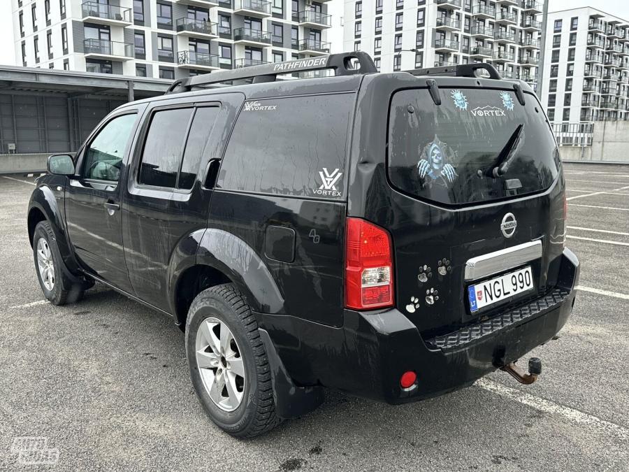 Black Nissan Pathfinder 2007 in Vilnius, with an engine capacity of 2.50 L and mileage of 341 thousand km for 3499 €, photo 7 on AUTOMOTO.COM.LV