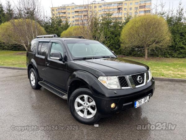Black Nissan Pathfinder 2007 in Tallinn, with an engine capacity of 2.50 L and mileage of 236 thousand km for 5490 €, photo 1 on AUTOMOTO.COM.LV