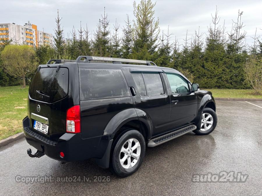 Melns Nissan Pathfinder 2007 Tallina, ar dzinēja tilpumu 2.50 L un nobraukumu 236 tūkst. km par 5490 €, foto 5 vietnē AUTOMOTO.COM.LV