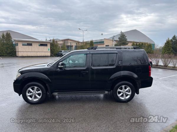 Black Nissan Pathfinder 2007 in Tallinn, with an engine capacity of 2.50 L and mileage of 236 thousand km for 5490 €, photo 5 on AUTOMOTO.COM.LV