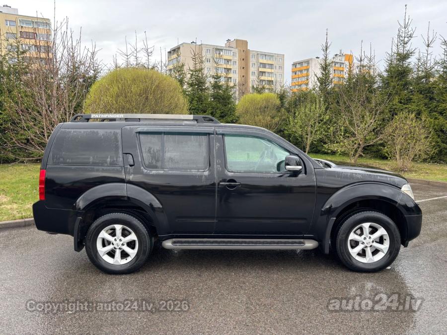 Melns Nissan Pathfinder 2007 Tallina, ar dzinēja tilpumu 2.50 L un nobraukumu 236 tūkst. km par 5490 €, foto 7 vietnē AUTOMOTO.COM.LV
