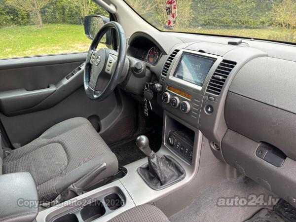 Black Nissan Pathfinder 2007 in Tallinn, with an engine capacity of 2.50 L and mileage of 236 thousand km for 5490 €, photo 10 on AUTOMOTO.COM.LV