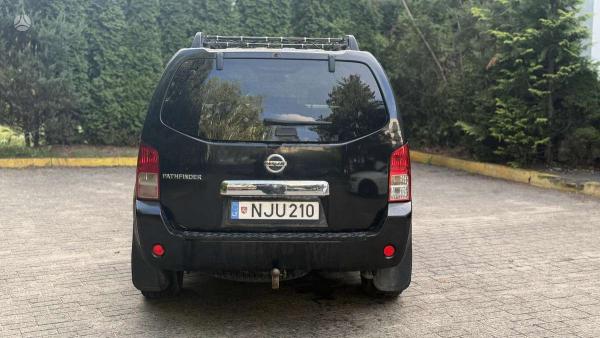 Black Nissan Pathfinder 2007 in Vilnius, with an engine capacity of 2.49 L and mileage of 358 thousand km for 2000 €, photo 6 on AUTOMOTO.COM.LV