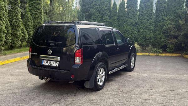 Black Nissan Pathfinder 2007 in Vilnius, with an engine capacity of 2.49 L and mileage of 358 thousand km for 2000 €, photo 7 on AUTOMOTO.COM.LV