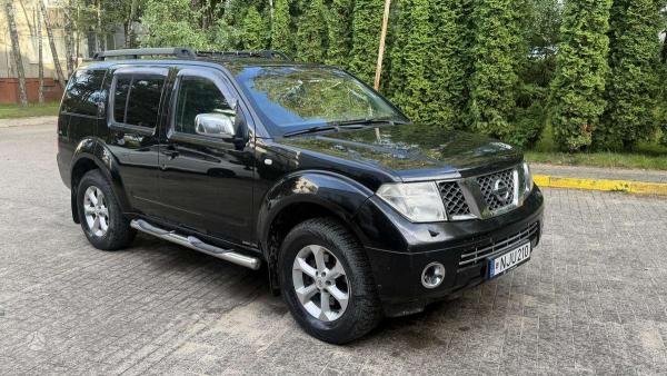 Black Nissan Pathfinder 2007 in Vilnius, with an engine capacity of 2.49 L and mileage of 358 thousand km for 2000 €, photo 10 on AUTOMOTO.COM.LV