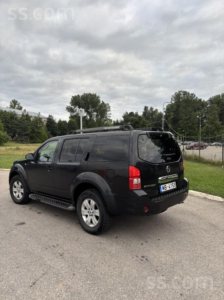 Черный Ниссан Патфайндер 2007 в Рига, объемом двигателя 2.50 л и пробегом 305 тыс. км за 3000 €, фото 5 на AUTOMOTO.COM.LV