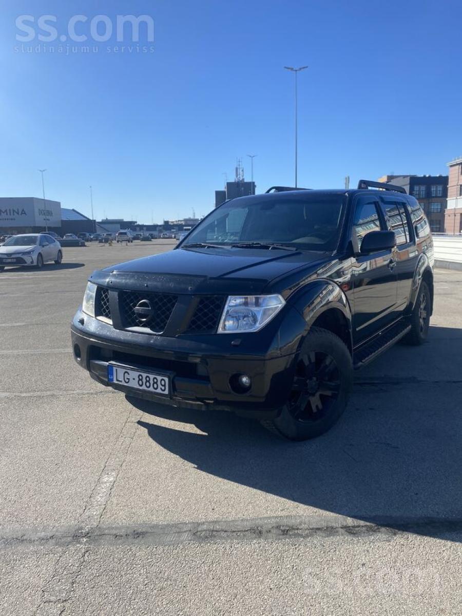 Black Nissan Pathfinder 2007 in Riga, with an engine capacity of 2.50 L and mileage of 360 thousand km for 6500 €, photo 1 on AUTOMOTO.COM.LV
