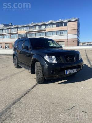 Black Nissan Pathfinder 2007 in Riga, with an engine capacity of 2.50 L and mileage of 360 thousand km for 6500 €, photo 5 on AUTOMOTO.COM.LV