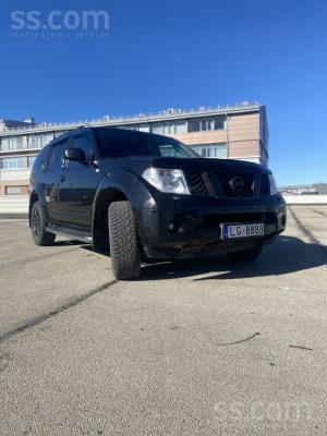 Black Nissan Pathfinder 2007 in Riga, with an engine capacity of 2.50 L and mileage of 360 thousand km for 6500 €, photo 6 on AUTOMOTO.COM.LV