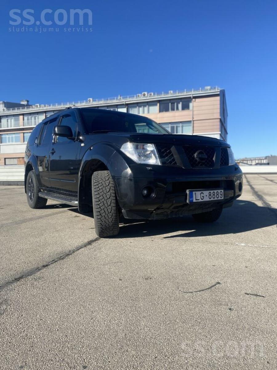 Black Nissan Pathfinder 2007 in Riga, with an engine capacity of 2.50 L and mileage of 360 thousand km for 6500 €, photo 6 on AUTOMOTO.COM.LV