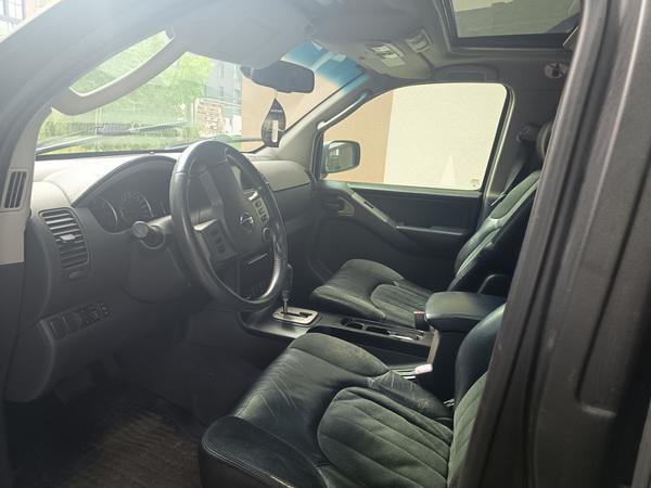 Melns Nissan Pathfinder 2007 Tallina, ar dzinēja tilpumu 2.50 L un nobraukumu 366 tūkst. km par 4900 €, foto 1 vietnē AUTOMOTO.COM.LV