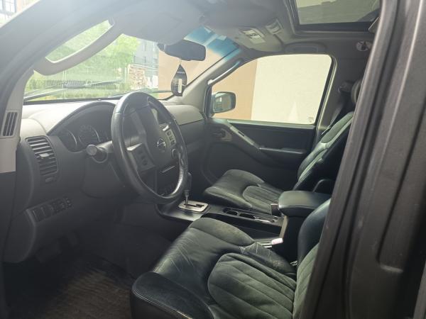 Melns Nissan Pathfinder 2007 Tallina, ar dzinēja tilpumu 2.50 L un nobraukumu 366 tūkst. km par 4900 €, foto 7 vietnē AUTOMOTO.COM.LV